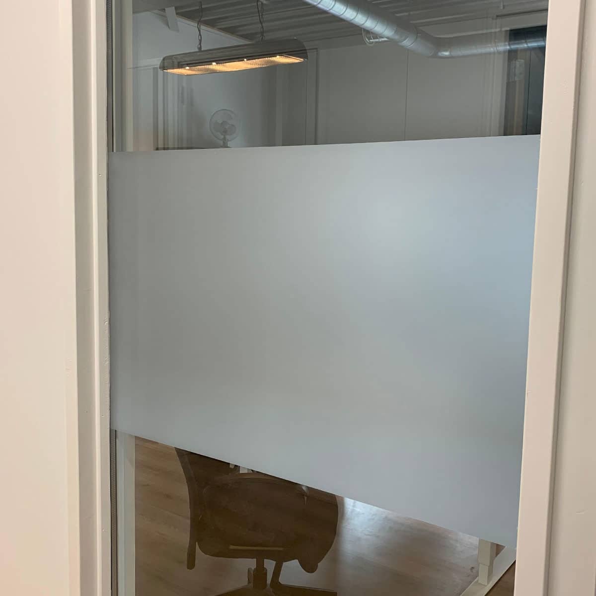 Raamfolie zelfklevend op maat kopen? Plakkers.nl